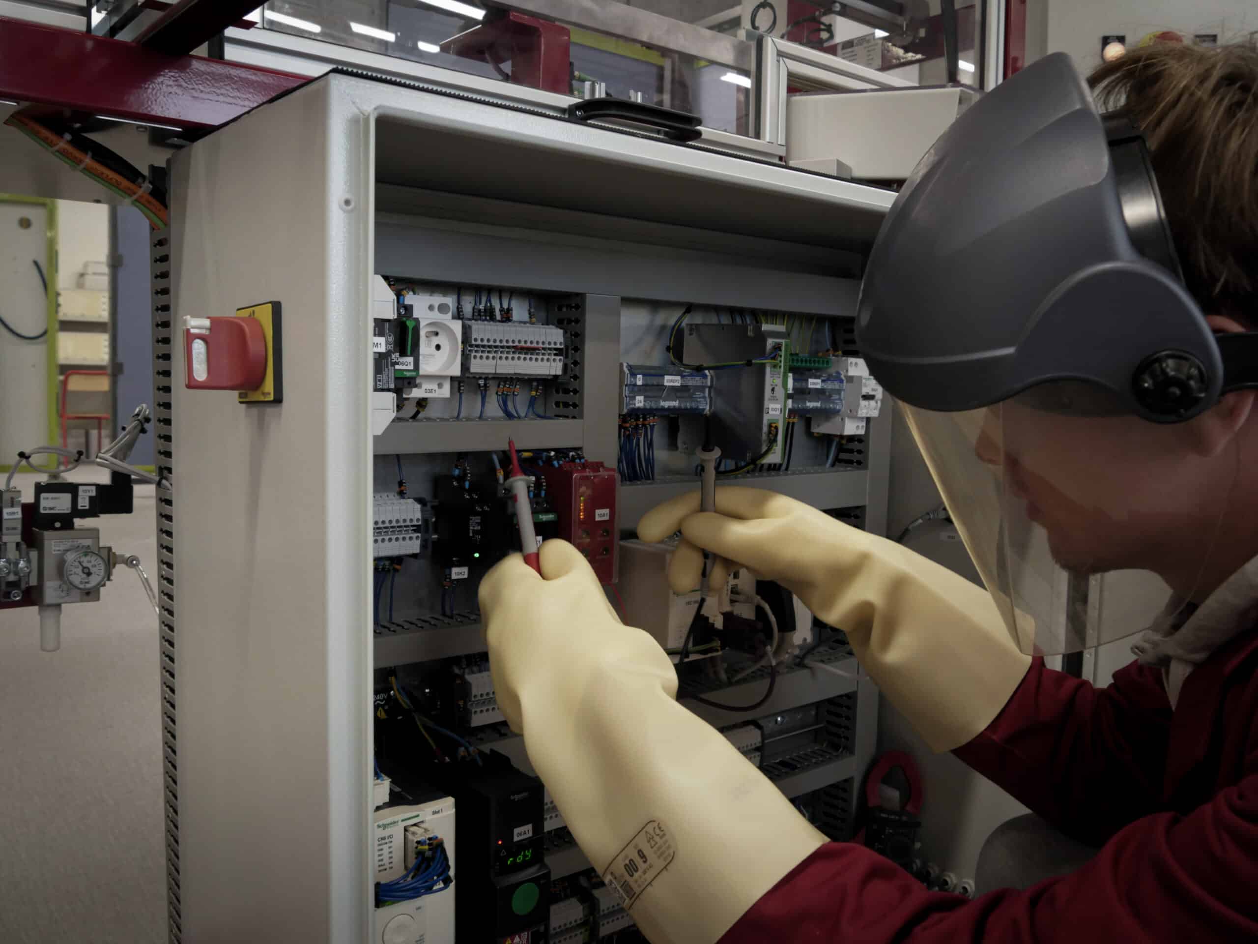 Bac Pro Métiers de l'Électricité - MELEC- ISETA-ECA